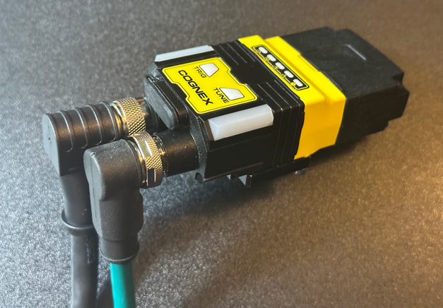 [In-Sight 2D] What Orientation do Right Angle Cables Exit on an In ...